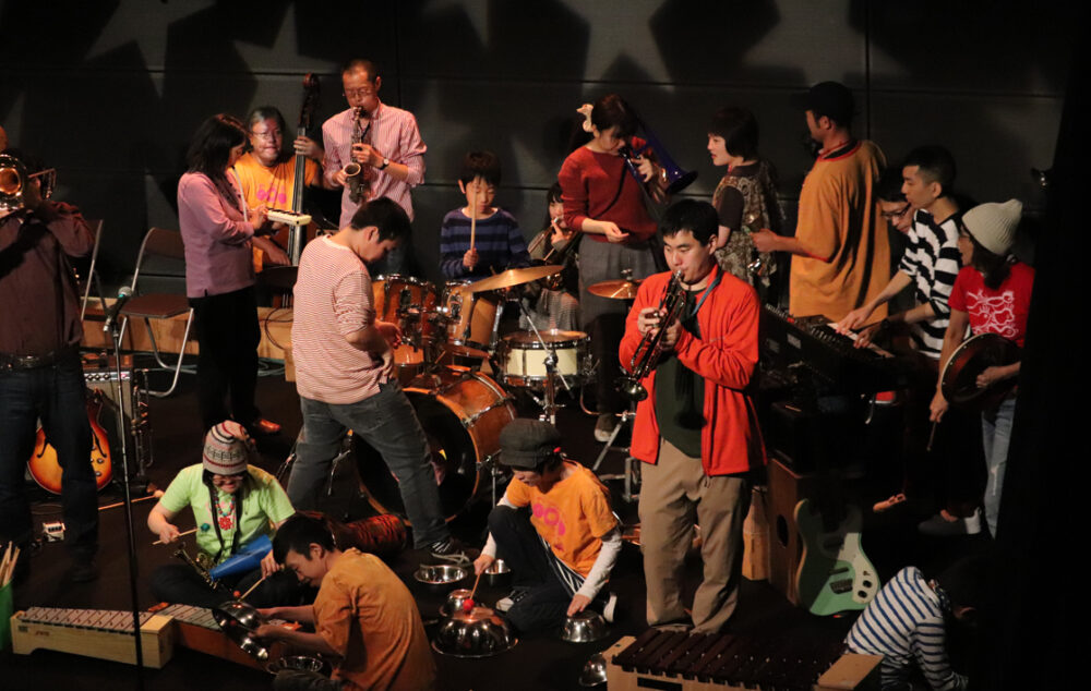 KAVC Music Line “STATION” vol.7「テニスコーツ と 音遊びの会 」 | 新開地アートひろば